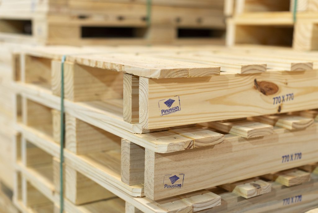 Pallets - Pinustan Ind e Com. de Madeiras Ltda Serragem Cavaco Casca ...